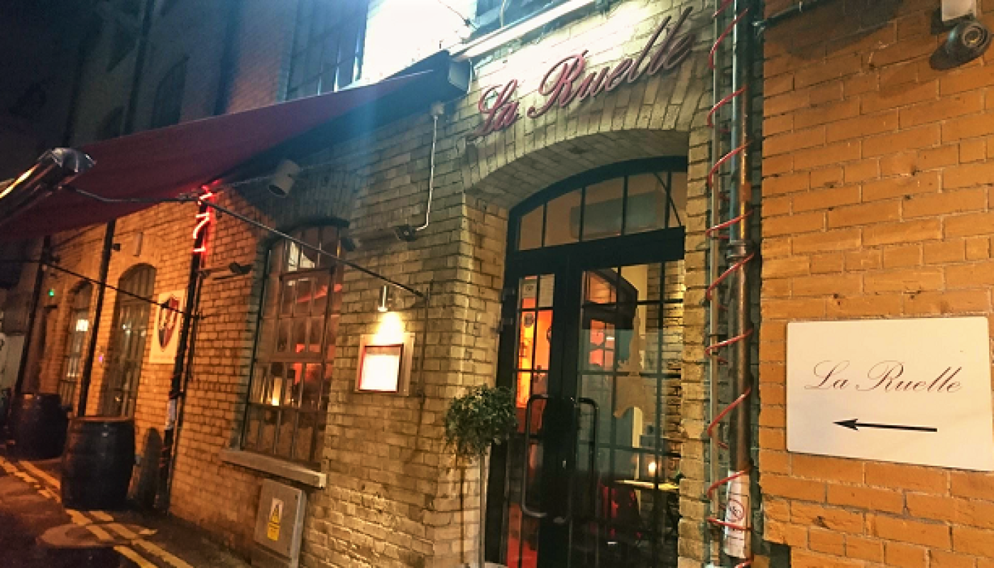 This Charming French Bar is a Dream Soirée for Wine Lovers - La Ruelle ...